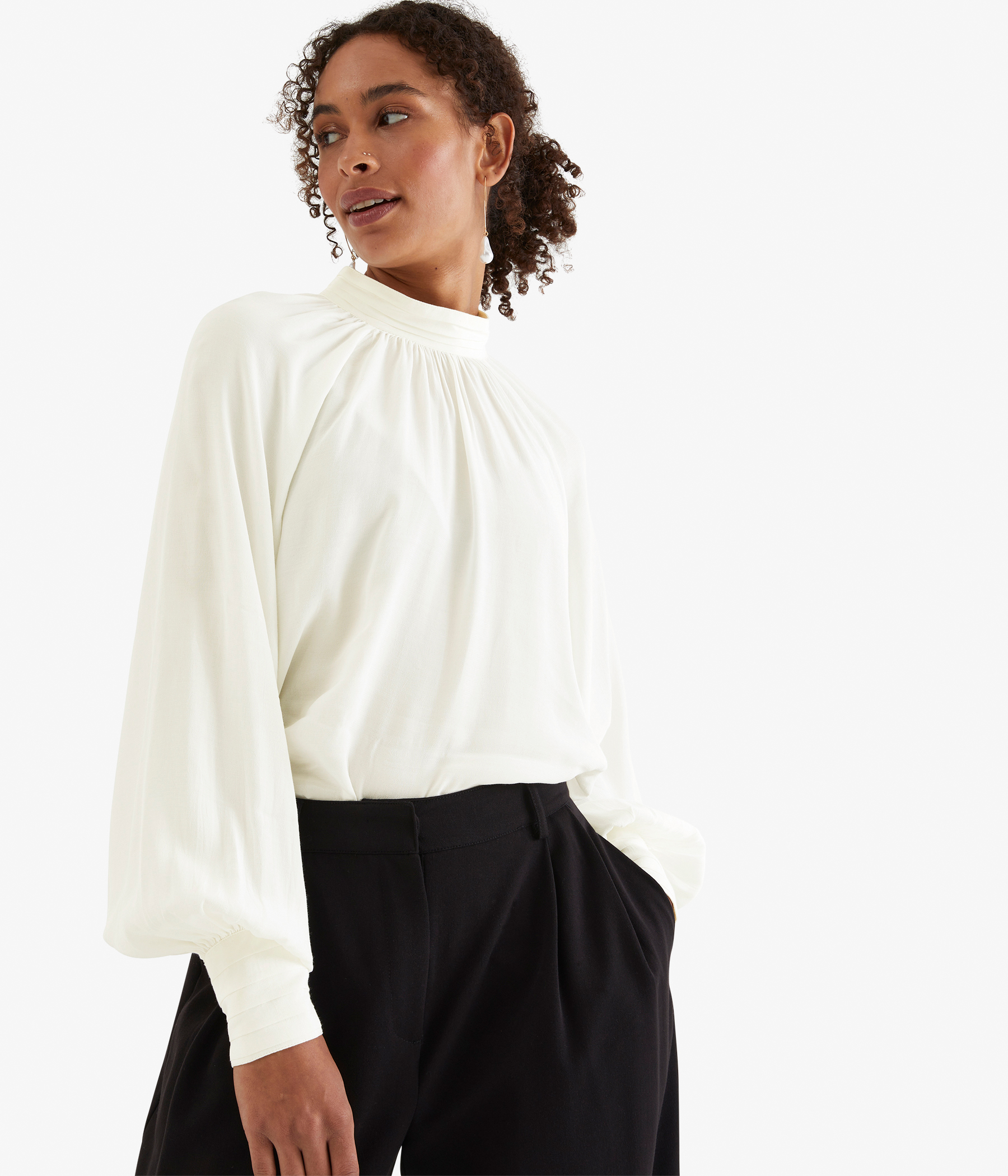 Viskosblus med hög krage