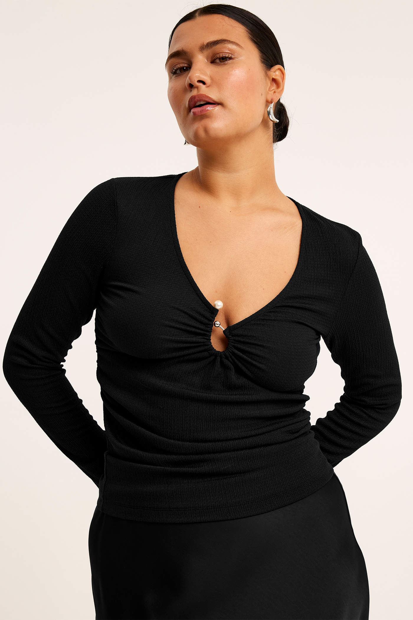 V-ringad topp | Svart | Dam | Kappahl