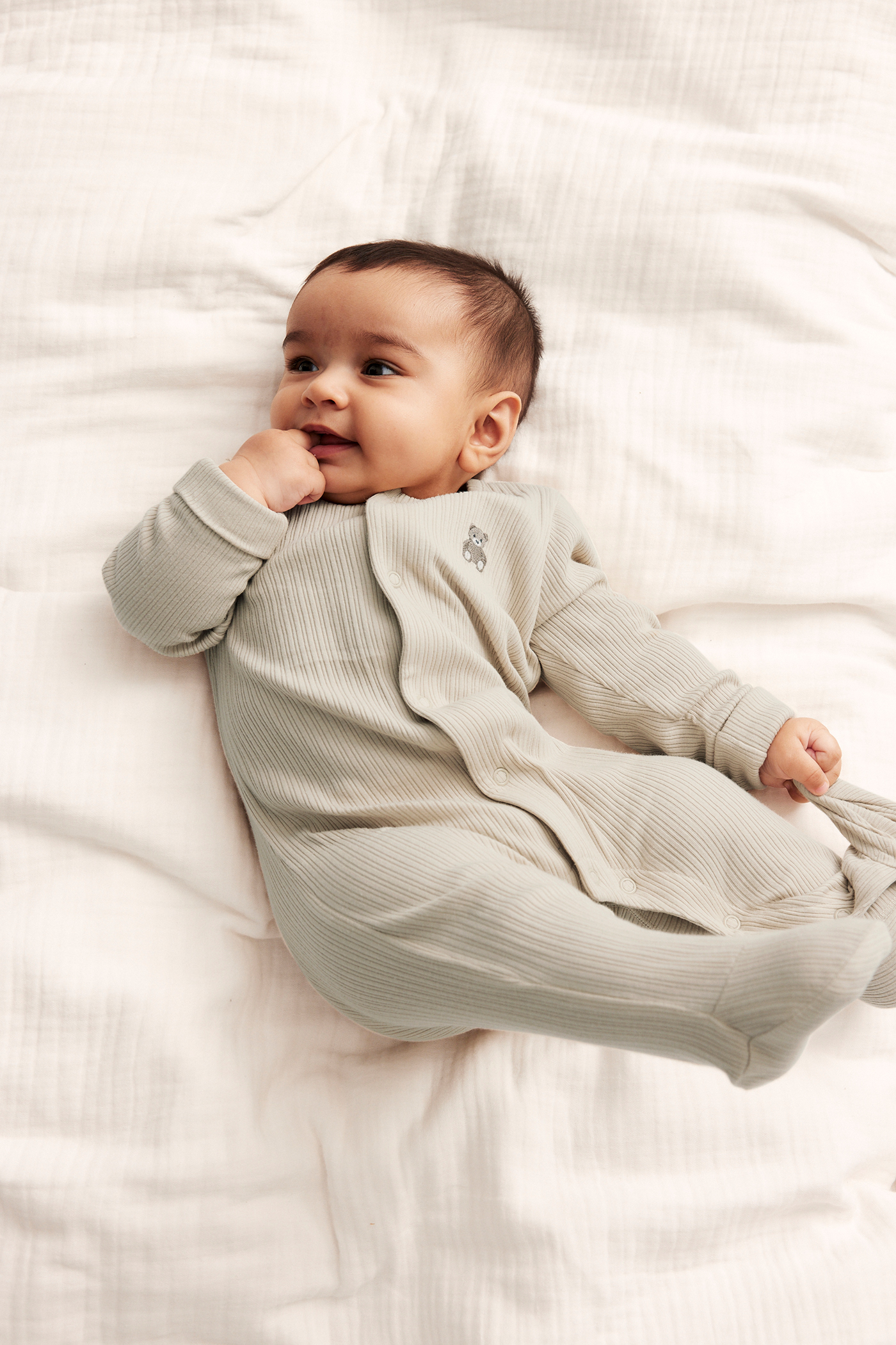 Pyjamas med brodering | Beige | Baby | Newbie