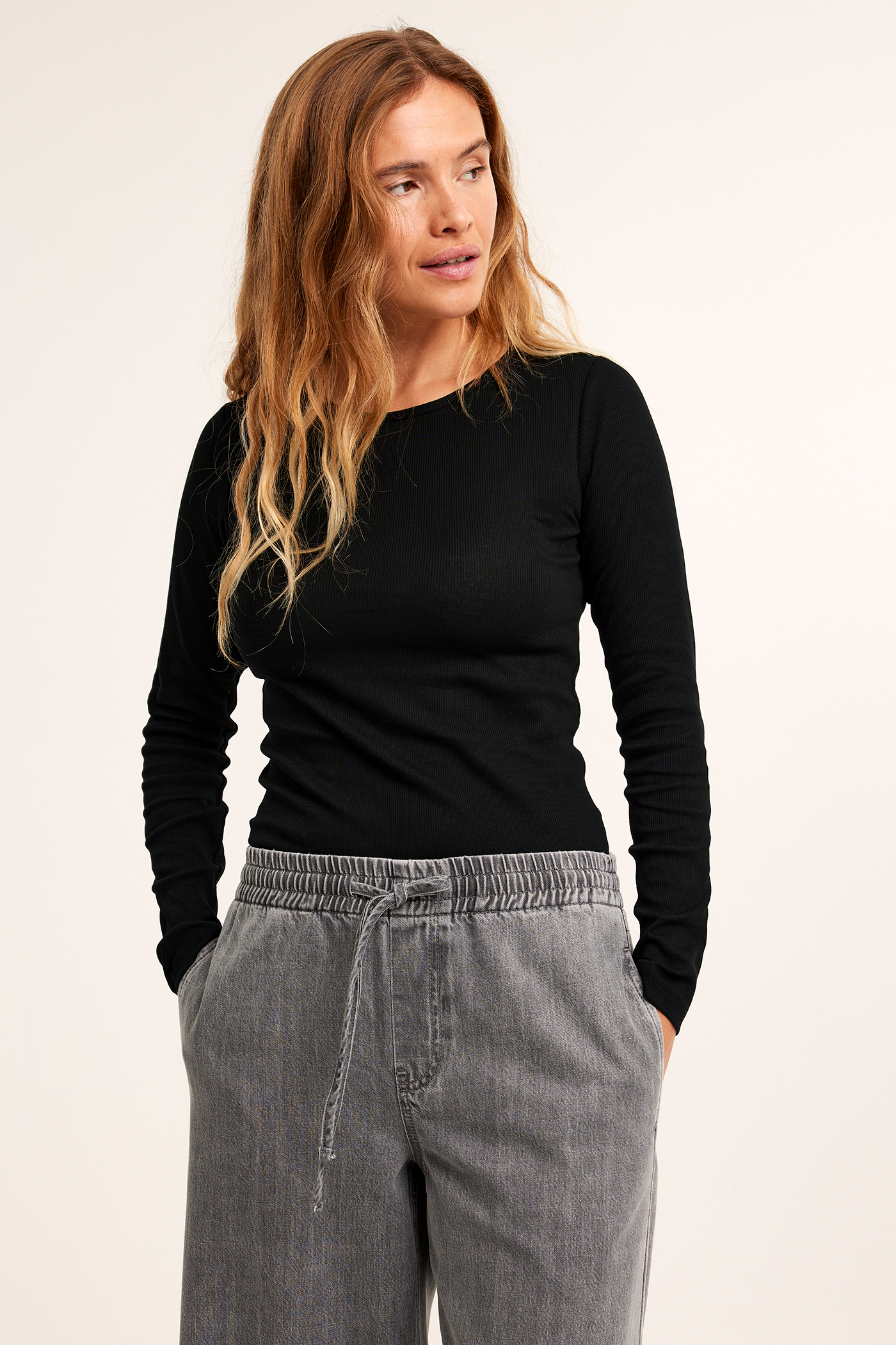 Ribbad långärmad topp | Svart | Dam | Kappahl